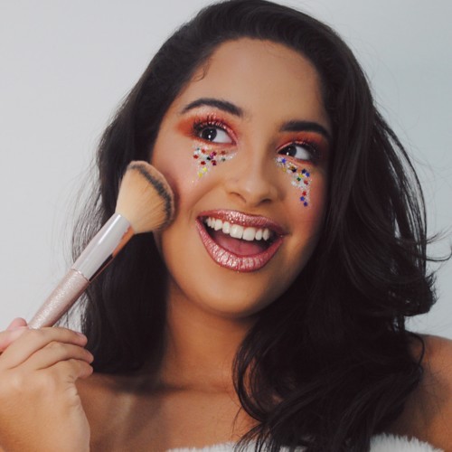 3 طرق لتصنعي أحمر خدود منزلي بمكونات طبيعية | ElleArabia